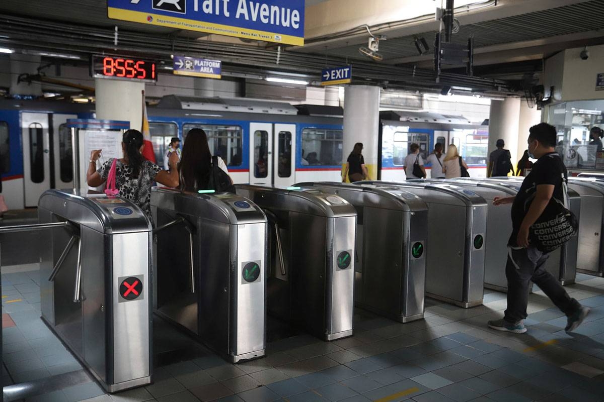 LRT, MRT commuters can soon pay fare via e-wallets