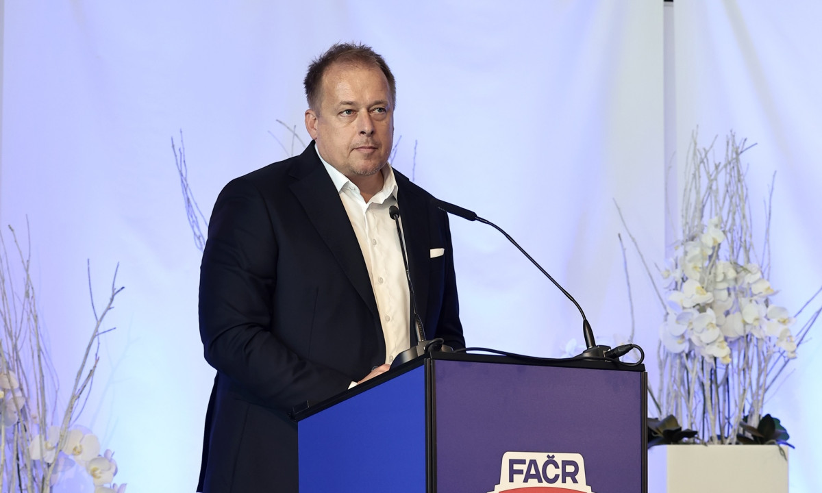 KOMENTÁŘ: Nový šéf českého fotbalu – zelená k návratu doby temna