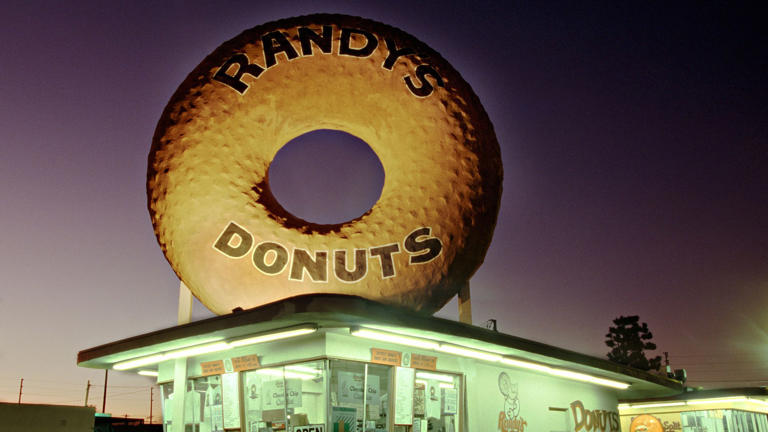 Legendary Los Angeles Brand Randy’s Donuts Rolls Into the Bay Area