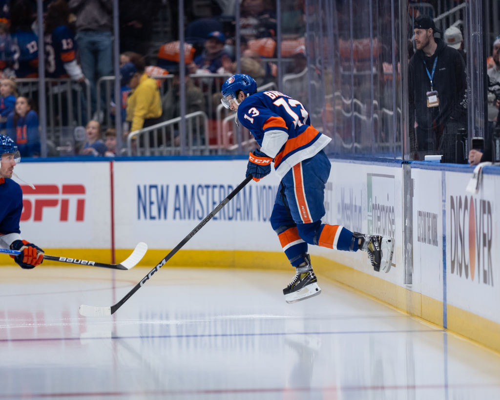 Mathieu Darche won’t trade Bo Horvat or Mathew Barzal to the Canadiens