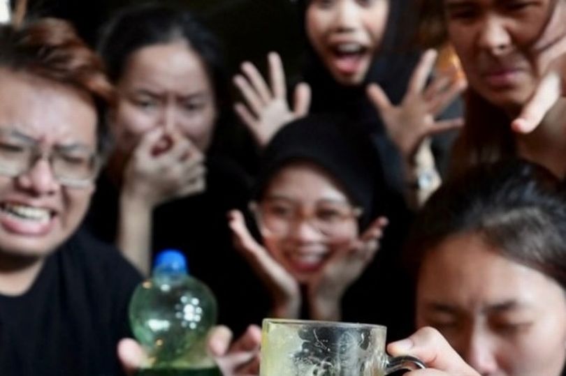 'World's most disgusting pudding' of dish sponges and washing up liquid ...
