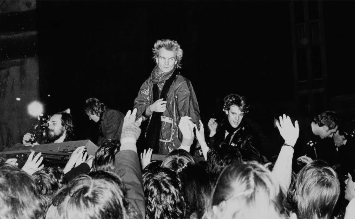 Iconic '80s Singer, 73, Takes the Stage for ‘Epic’ Charity Performance