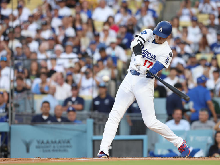 Dodgers show their resolve, star power in series-opening win vs. Yankees