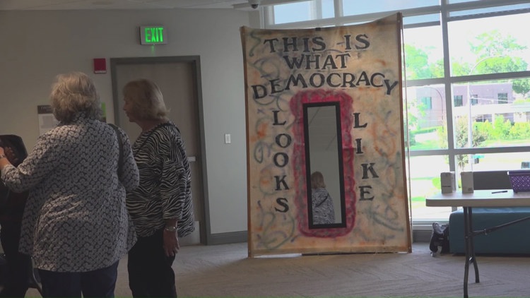 Purple People Resistance host bipartisan 'open mic' town hall in Decatur