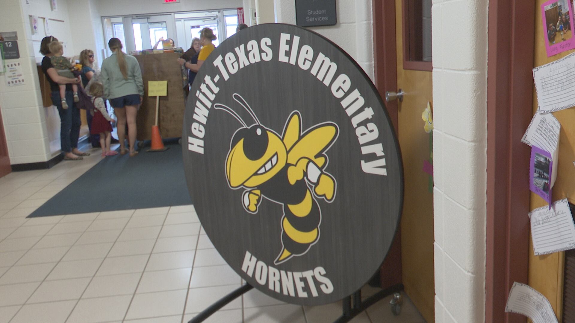 Hewitt-Texas Elementary School students and staff say goodbye with ...