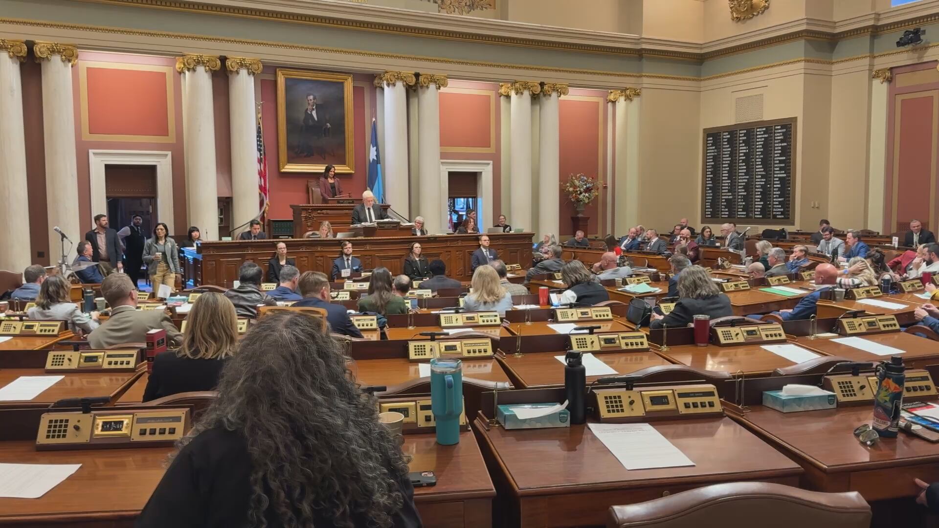 Minnesota legislature heads into weekend with budget unfinished