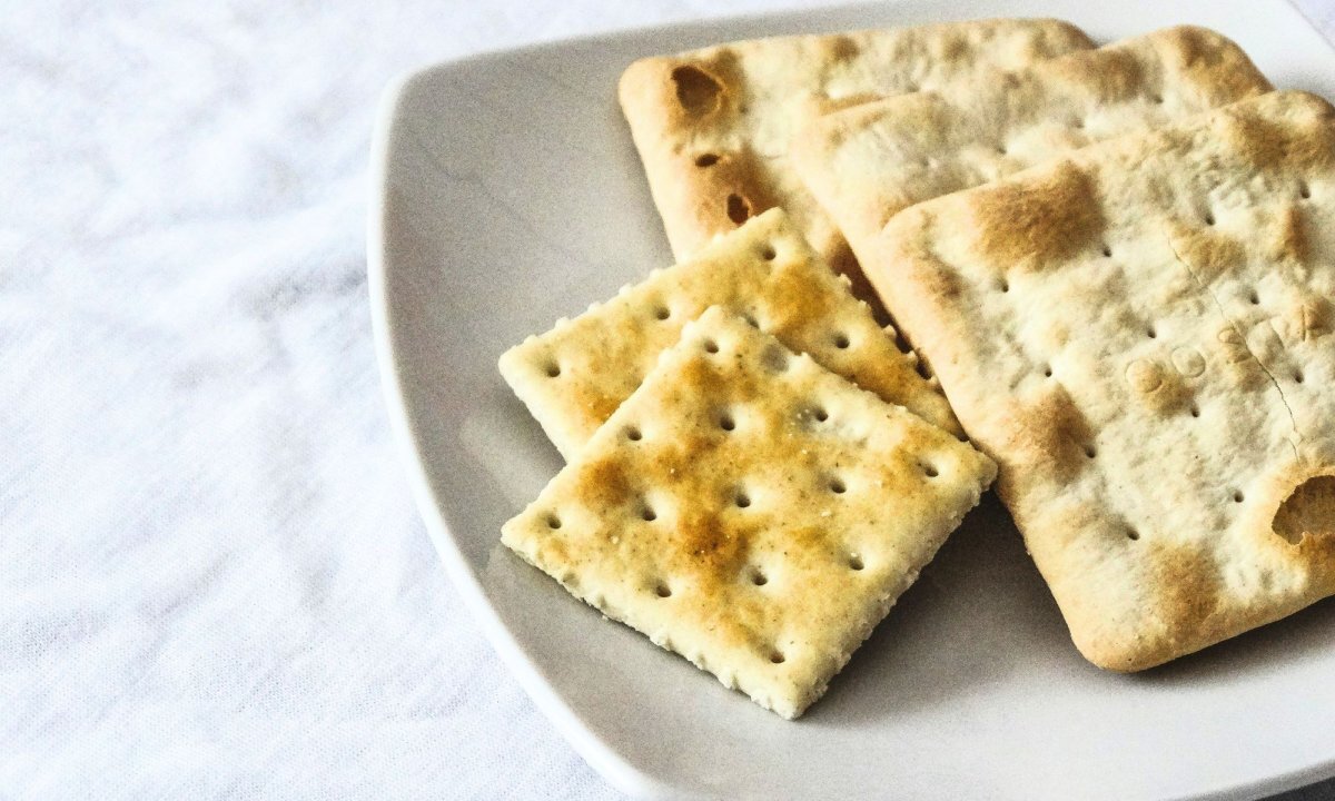 Pourquoi les crackers apéro ont-ils des trous