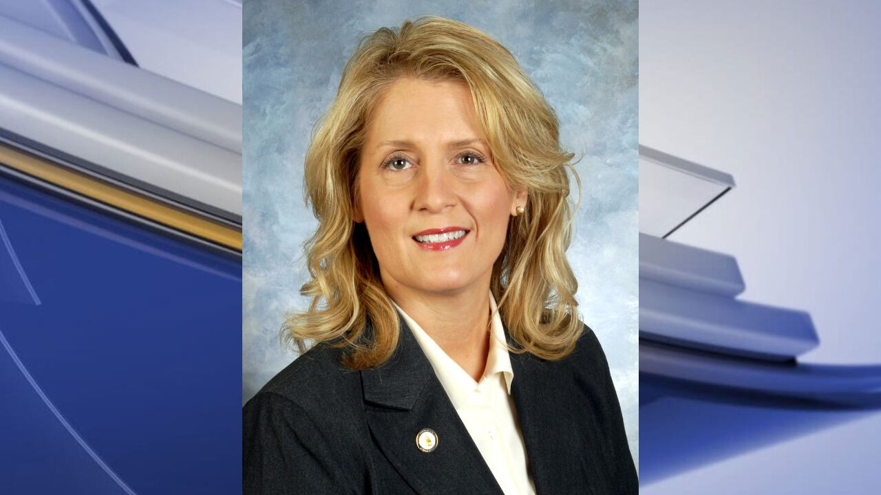 Senator converts from Democratic to Republican party