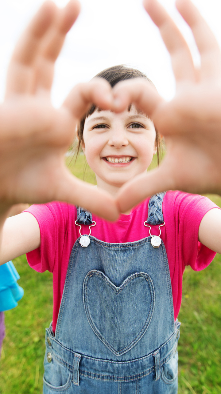 8 things parents should keep in mind to raise a happy child