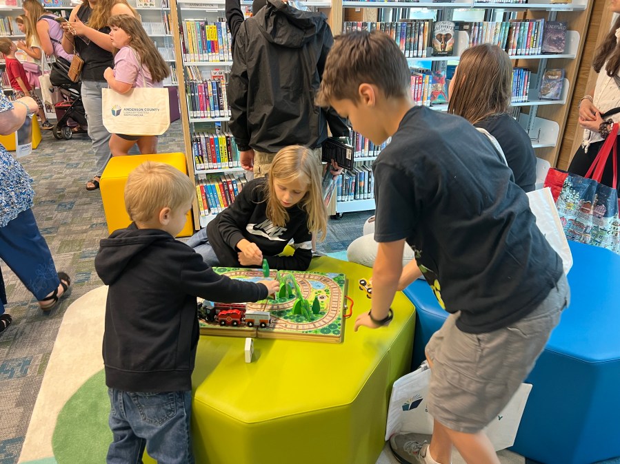 New library opens in the heart of downtown Iva