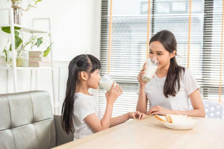 Seberapa Banyak Orang Harus Minum Susu Setiap Hari