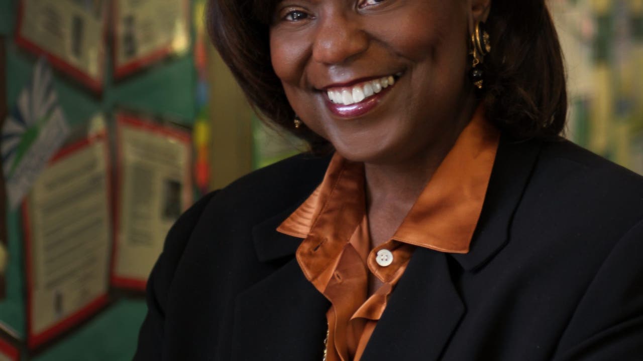 Oakland Unified approves interim superintendent