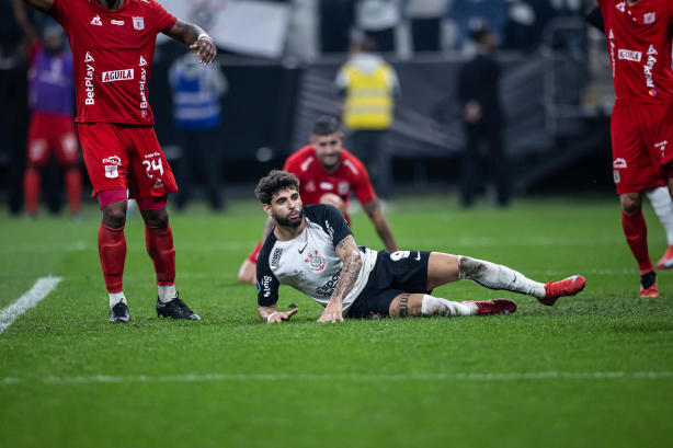 Muito passe e pouco chute: como o Corinthians se despede da Sul-Americana