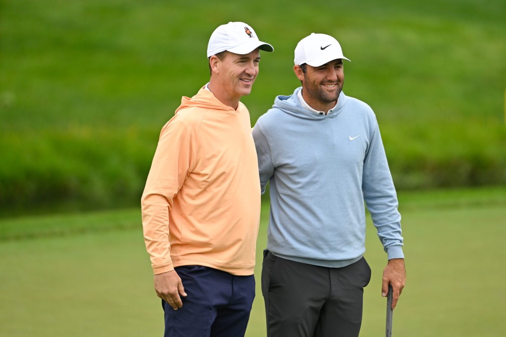 Scottie Scheffler couldn’t contain himself after Peyton Manning’s tee ...