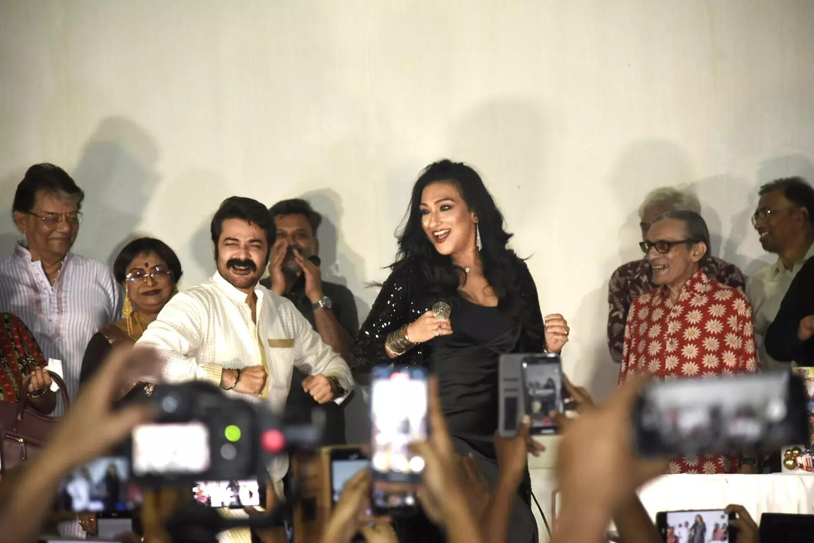 Prosenjit Chatterjee and Rituparna Sengupta reunite for Sasurbari ...
