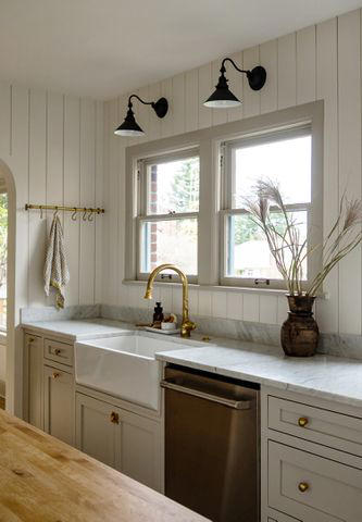 5 Cabinet Colors to Make Your Small Kitchen Look Ten Times Bigger ...