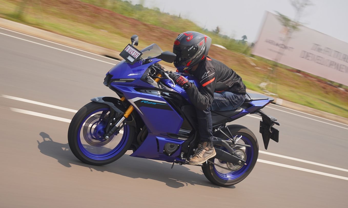 Mesin Baru Yamaha R25 2025 Lebih Cepat, Emisi Ditekan Tetap Ngacir!