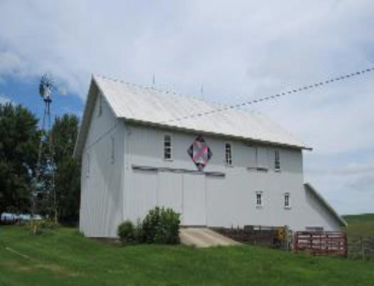 Tour historic barns with Iowa Barn Foundation