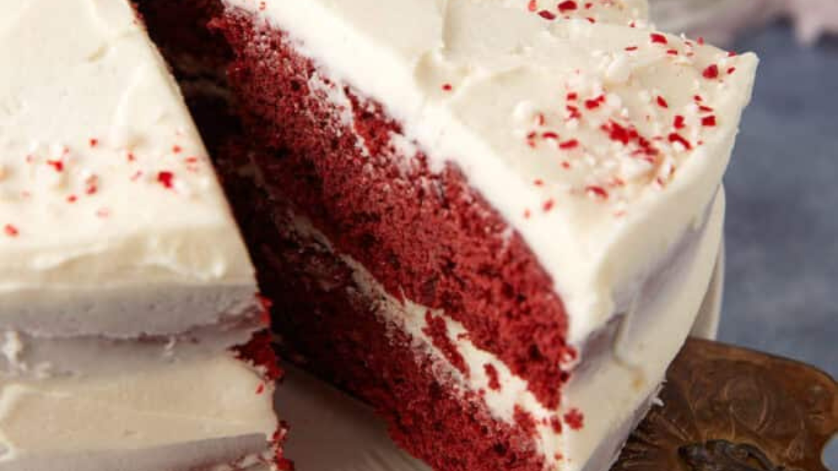 Honor the Grad with One of These 15 Stunning Layer Cakes