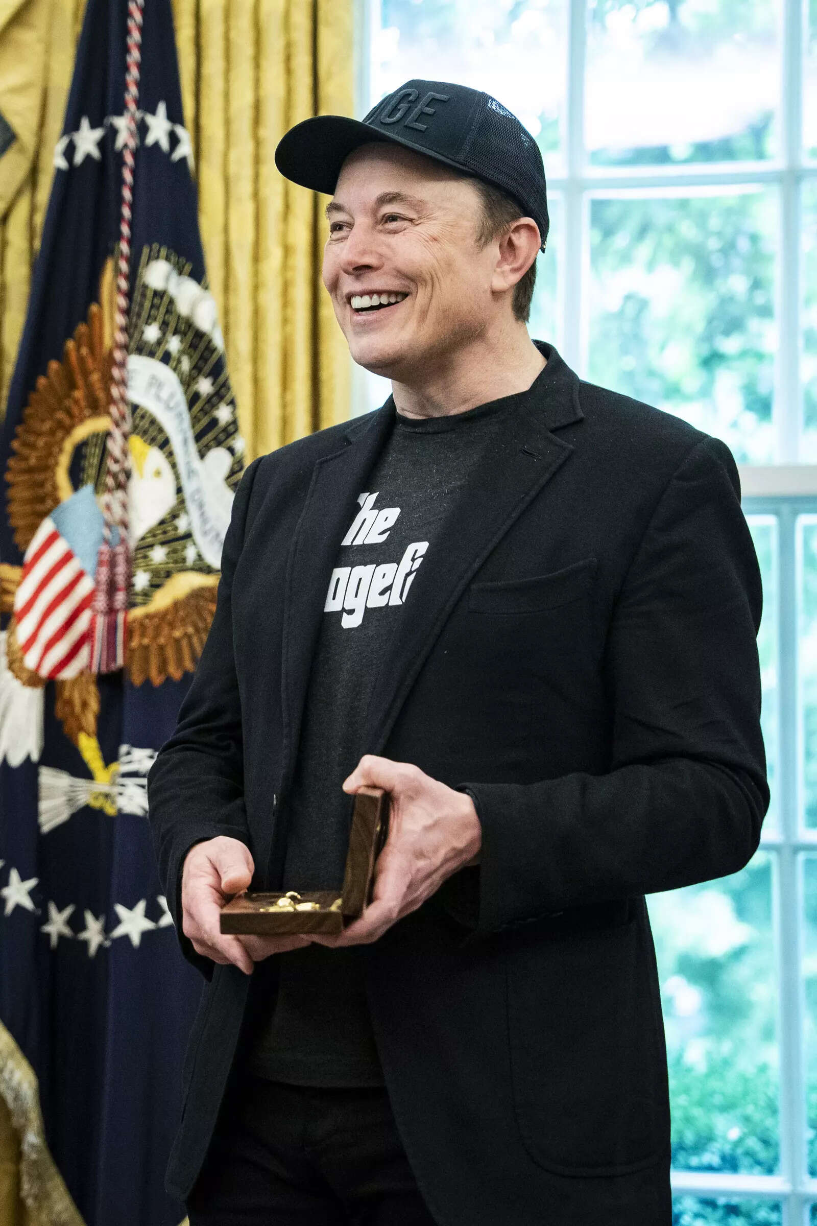 Stephen Miller gets trolled by Dems after wife seen exiting White House ...