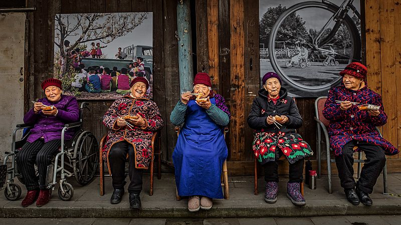 Adorable grandmas sharing spring rolls take top prize at World Food ...