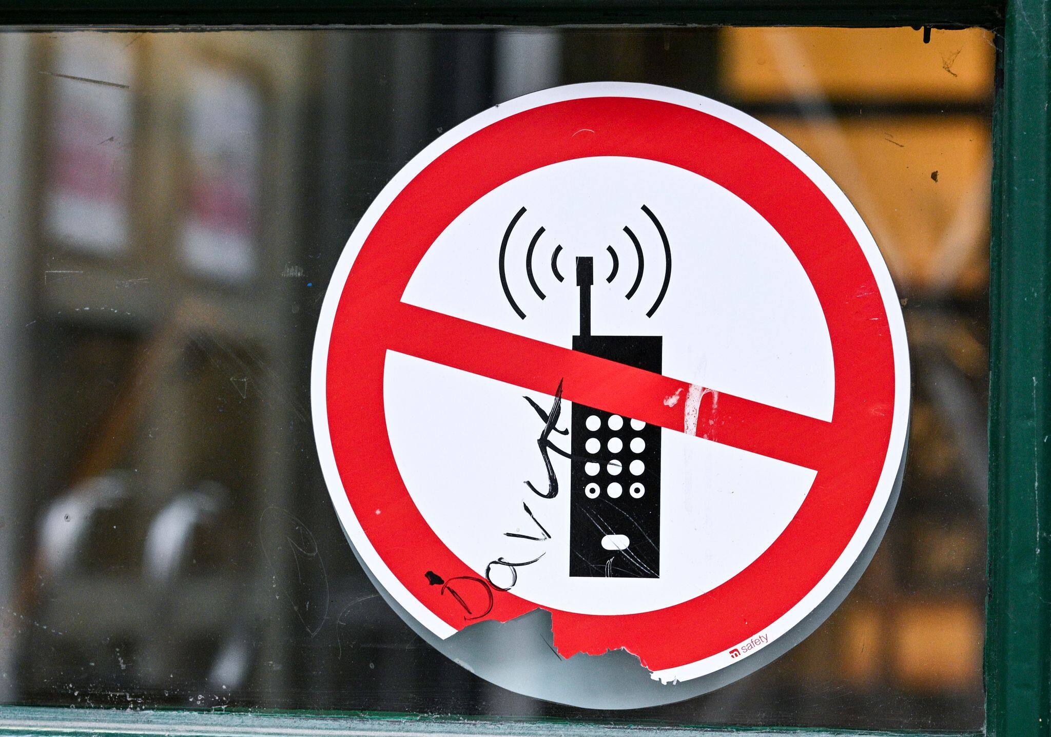 Elternrat zu Handyverbot: Schulen sollten selbst entscheiden