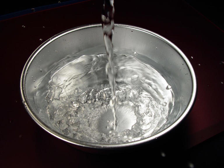 This 5 Step Method Lets You Make Distilled Water Without Leaving the House