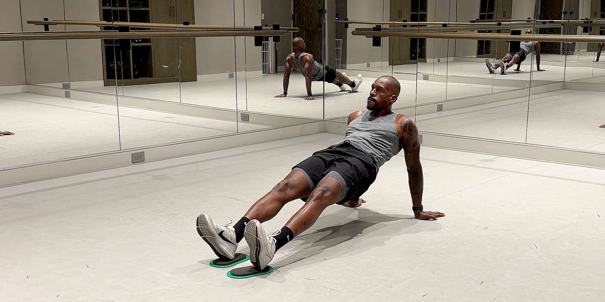 Allenamento con gli slider per rinforzare il core