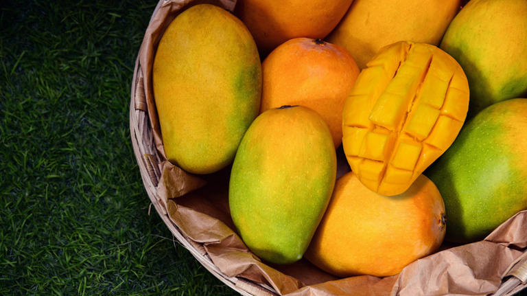 12 Mango Peeling Hacks You Need To Know