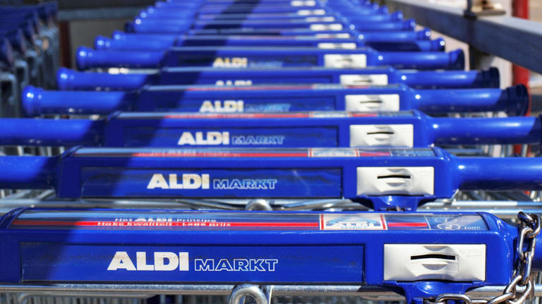 Here's What To Do If You Don't Have A Quarter At Aldi