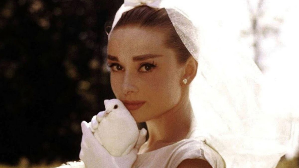 El vestido de novia rosa de Audrey Hepburn que rompió las reglas