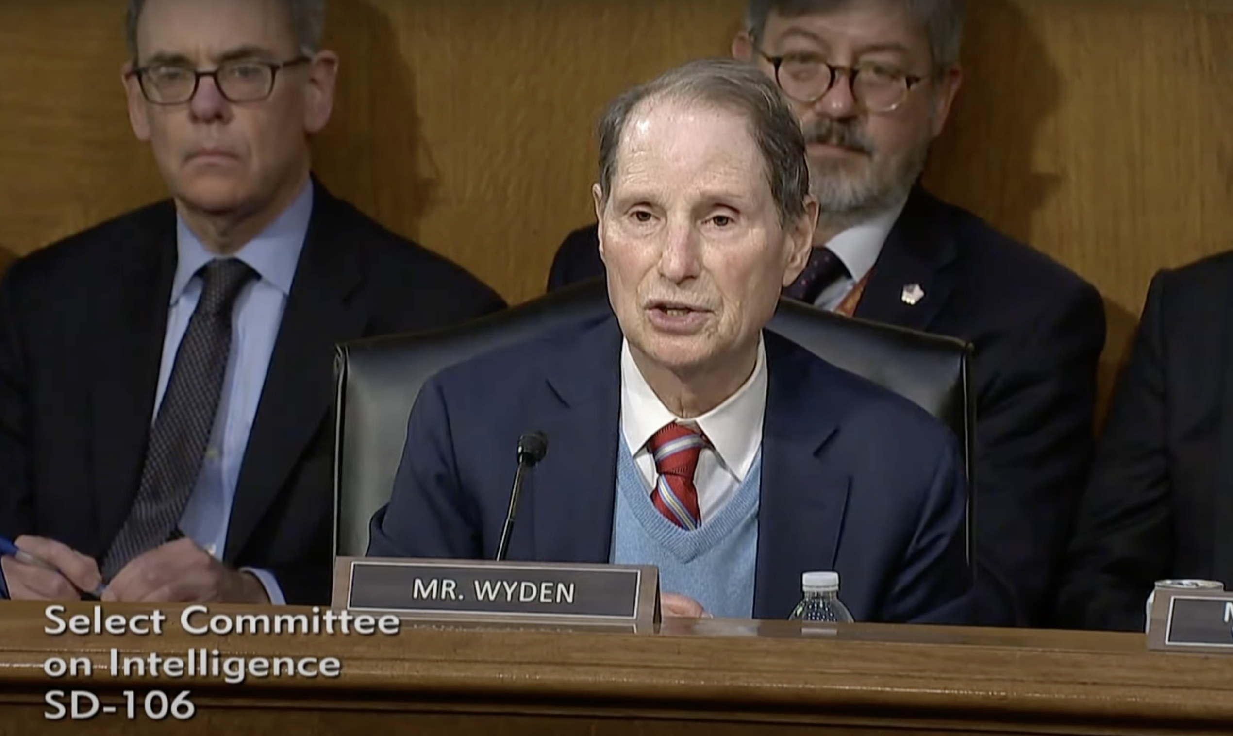 'That's A Yes Or No': When Ron Wyden Questioned Tulsi Gabbard During ...