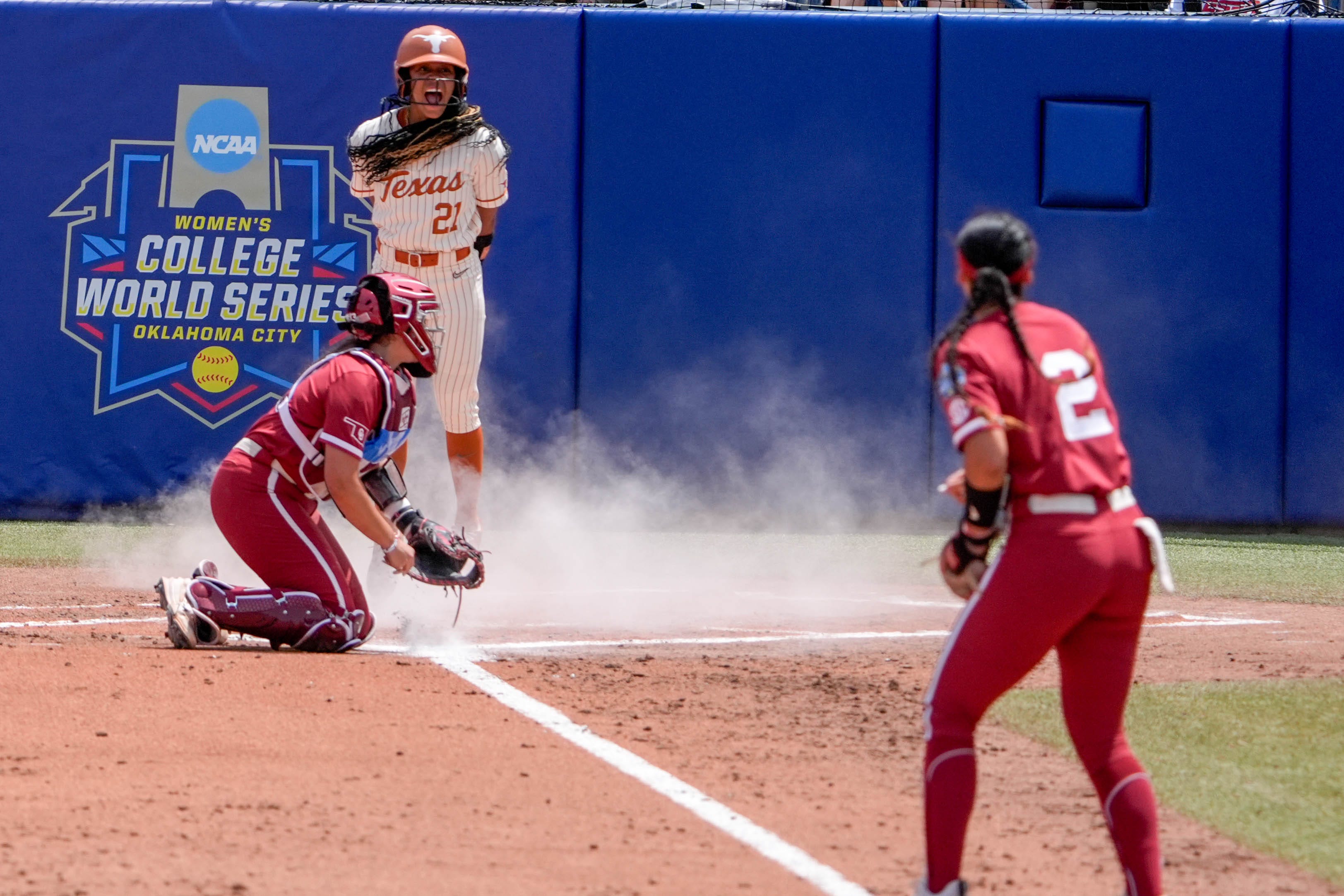 OU softball falls to Texas, will face Oregon in WCWS elimination game