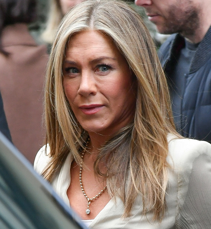 Jennifer Aniston Stuns in Latest Pics, Dubbed “Most Beautiful Woman in ...