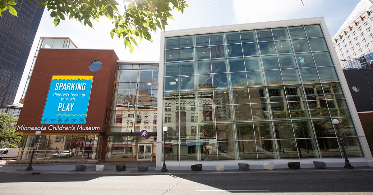 What grocery stores, malls and museums are open on New Year's Eve and ...