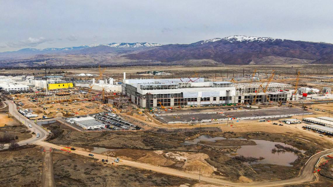 Micron announces plans for a second memory-manufacturing plant in Boise