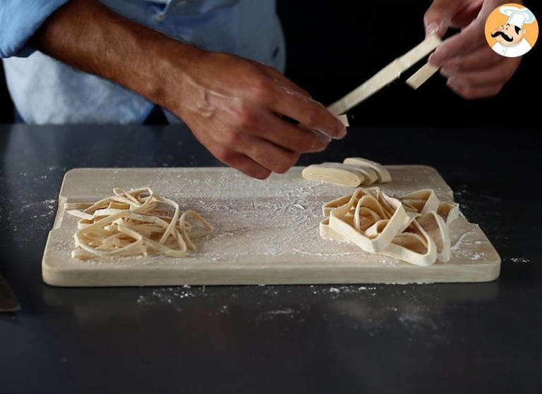 Hemlagad tagliatelle: steg-för-steg procedur för att göra pasta hemma
