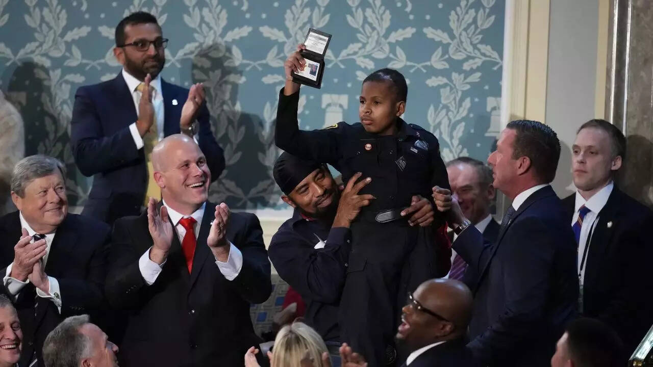 13-year-old cancer hero Devarjaye 'DJ' Daniel, sworn in by Donald Trump ...