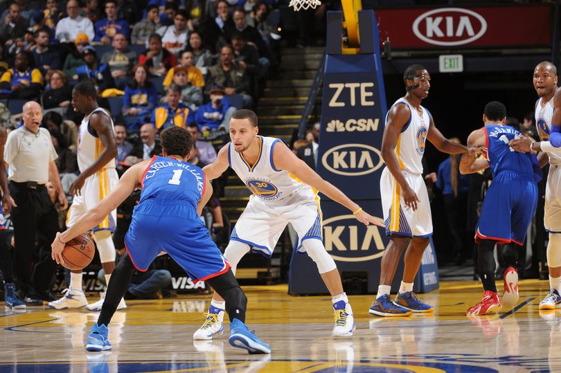 Former NBA Rookie of the Year wins heavyweight boxing fight on debut