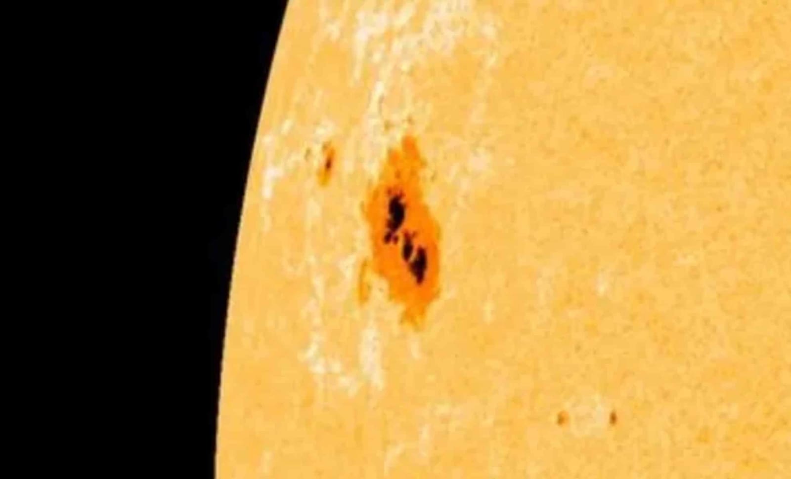 ‘Senior Citizen’ Sunspot AR4100 Returns for a Third Time — Could Break ...