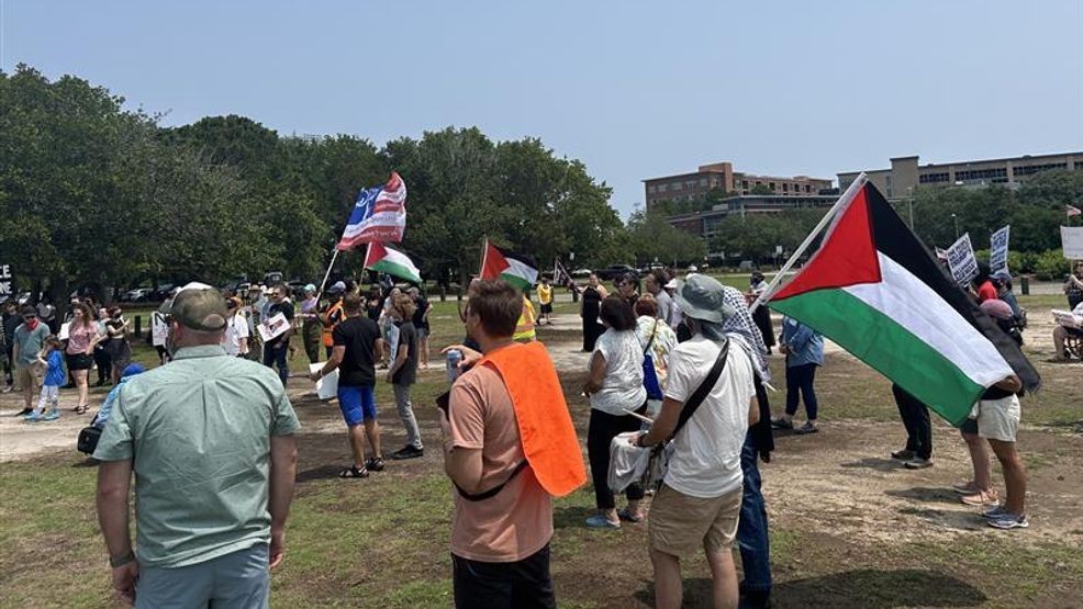 Protestors gather downtown to rally against 'government overreach and ...