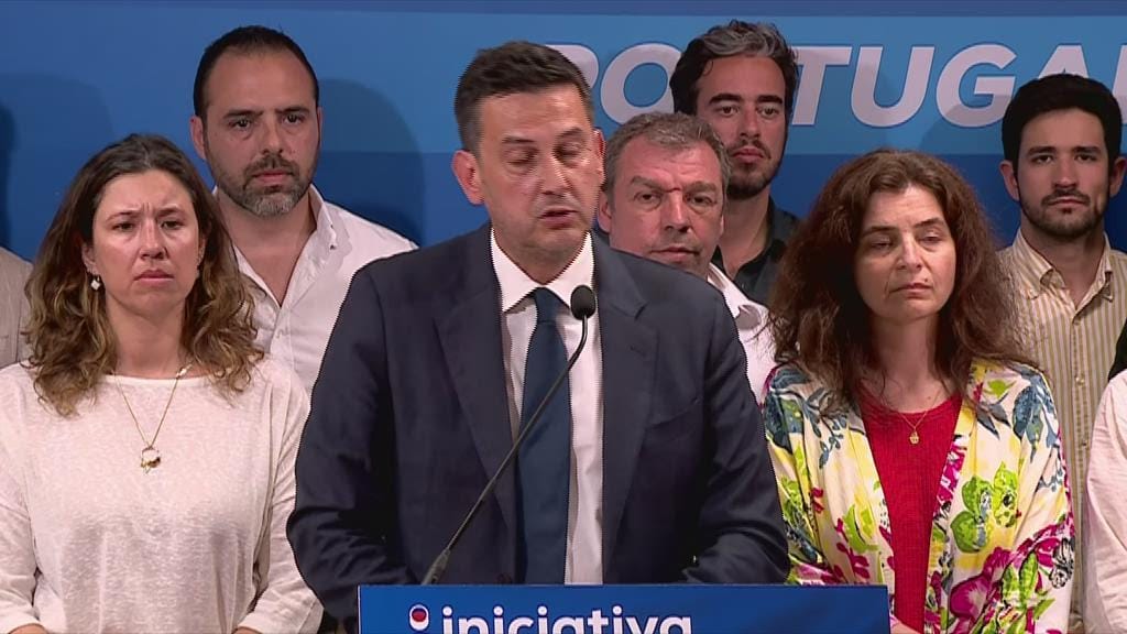 "Faço um melhor serviço ao partido dando um passo ao lado": Rui Rocha ...