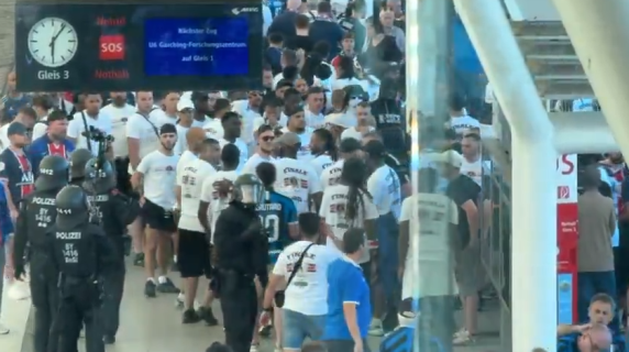 Prime scaramucce tra ultras a Monaco: volano calci e pugni in metro