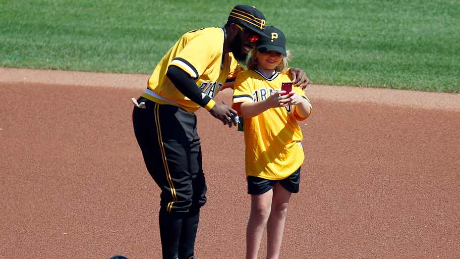 Former Pirates fan favorite announces retirement with emotional and ...