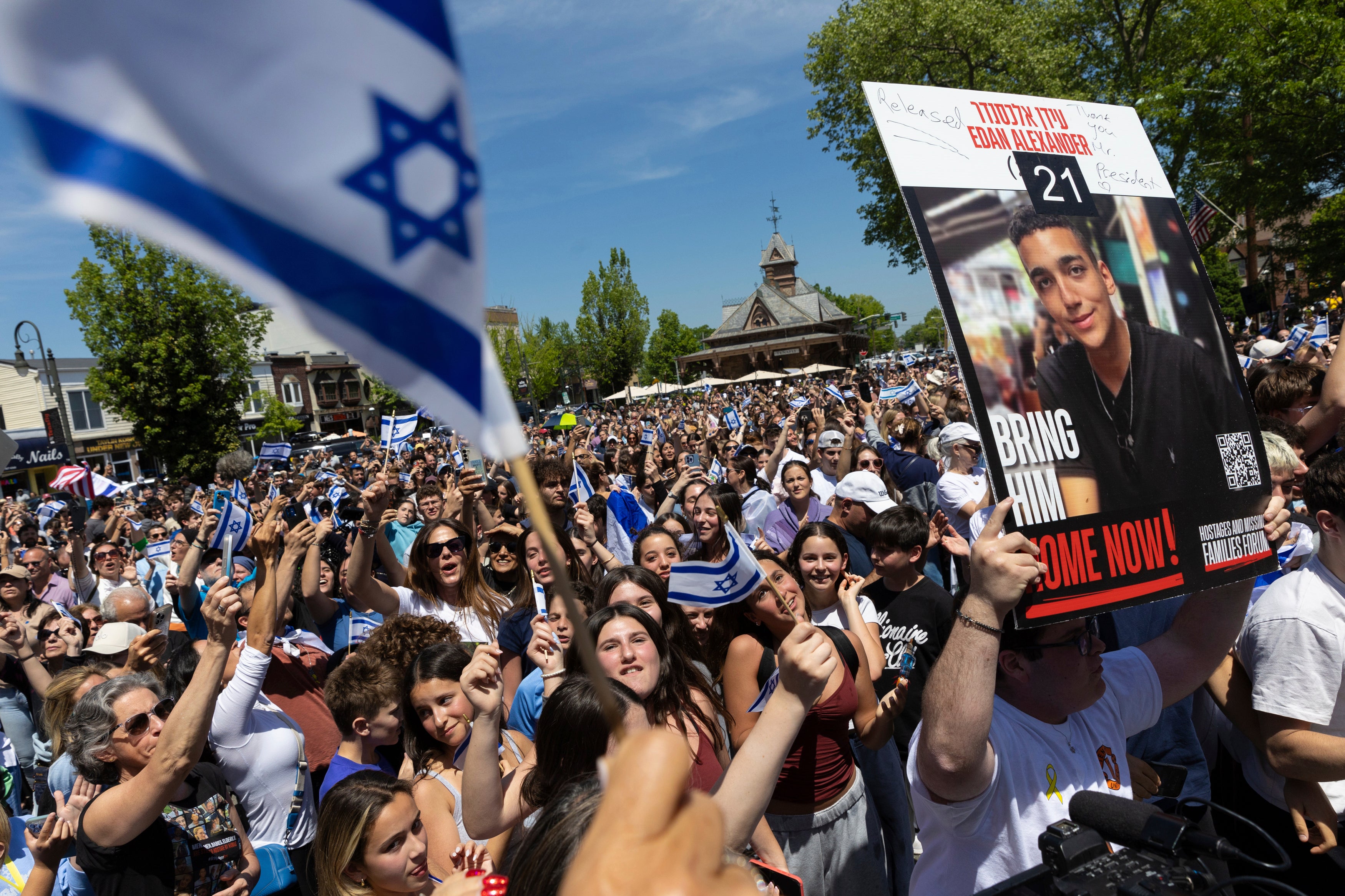 Hamas agrees to release 10 living hostages in US-proposed ceasefire ...