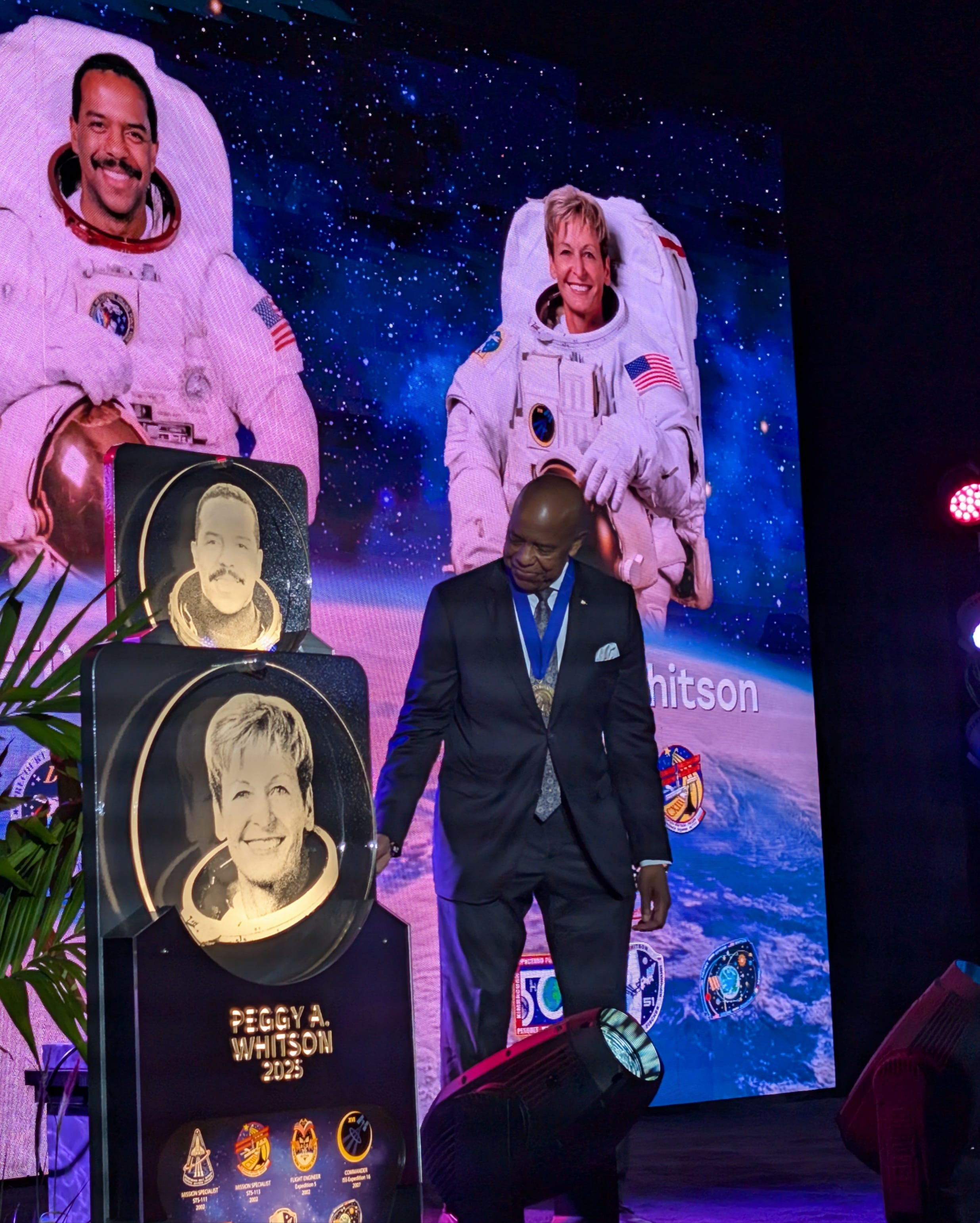 Two NASA astronauts inducted into U.S. Astronaut Hall of Fame, one ...