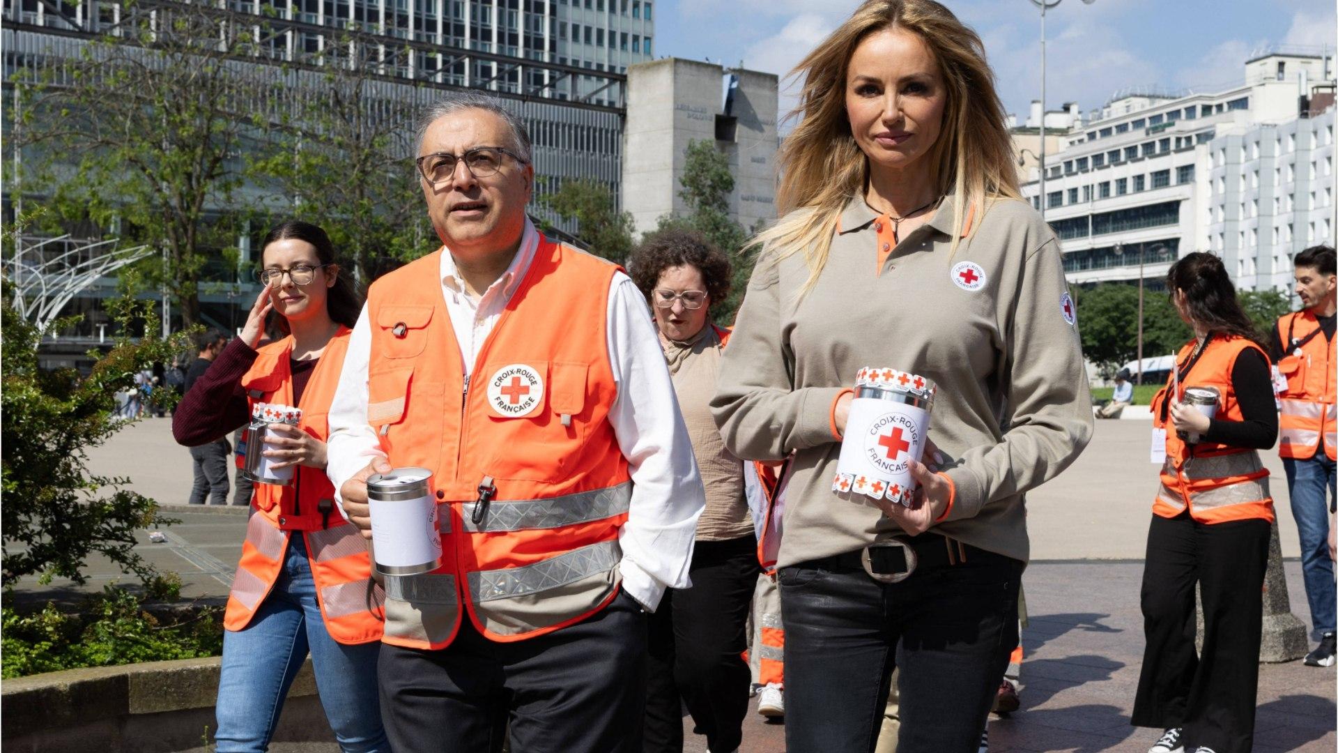 Adriana Karembeu a (encore) coupé ses cheveux : un carré très court qui ...