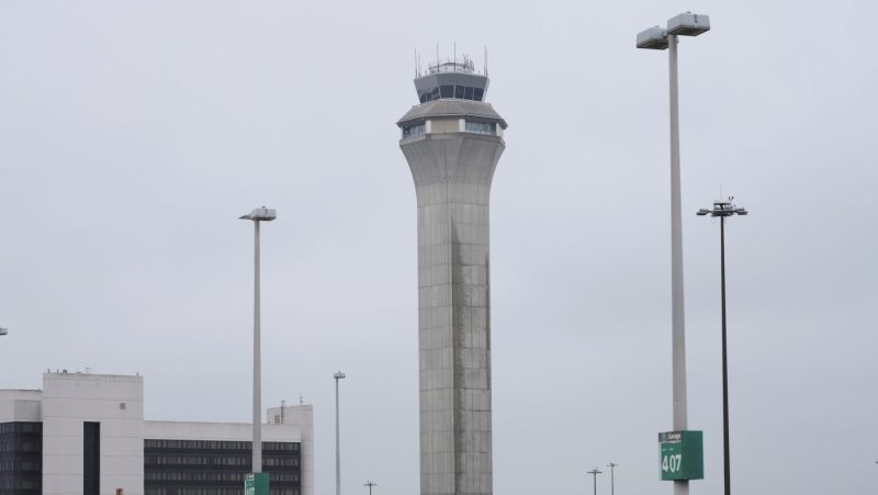 Air traffic controller says its ‘safe to fly’ but ‘avoid Newark’