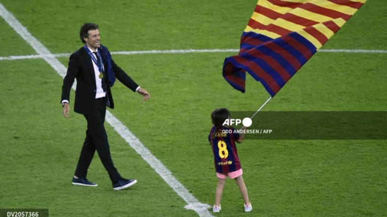 El emotivo homenaje de aficionados del PSG a Luis Enrique y su hija Xana tras ganar la Champions