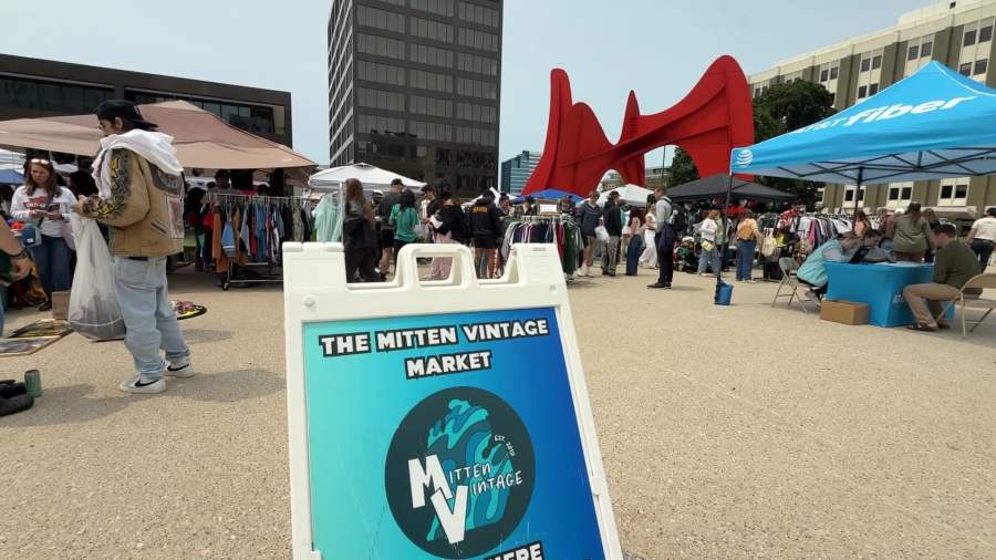 Mitten Vintage Market pop up shop draws hundreds